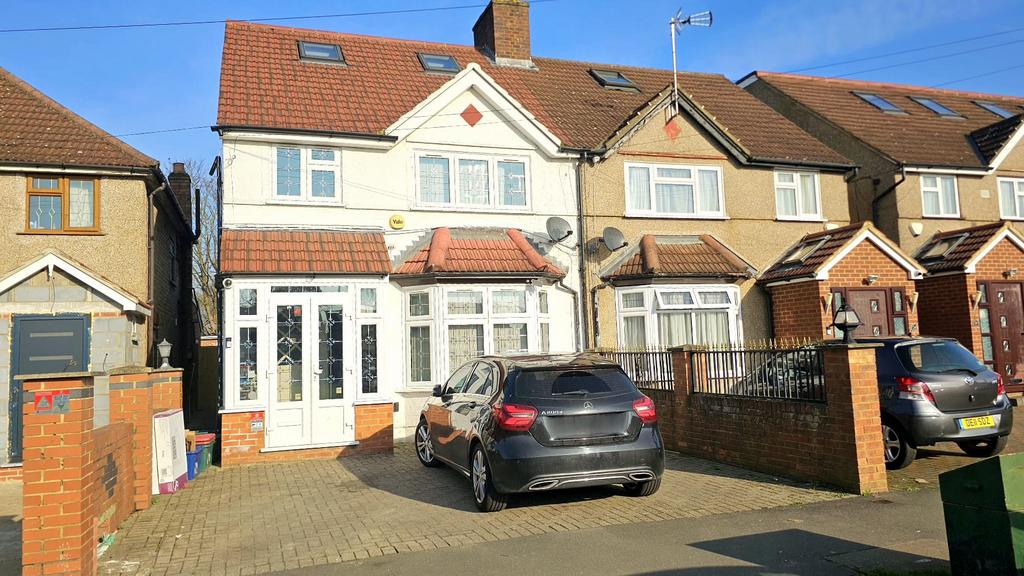 Sutton Square, Hounslow, TW5 4 bed semi-detached house - £849,500
