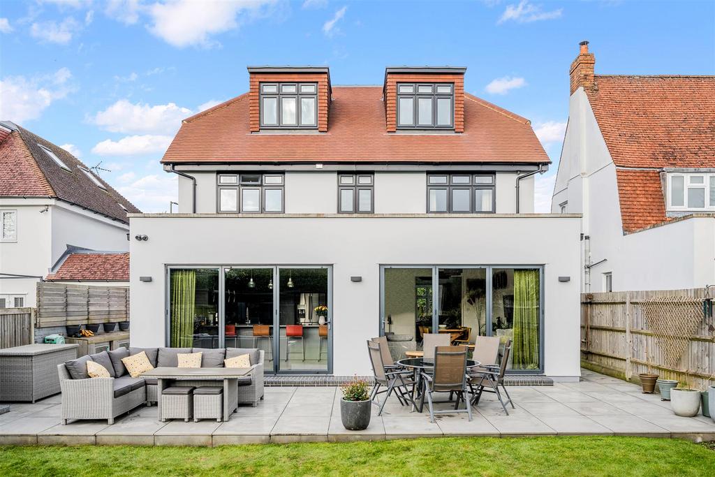 Fir Tree Road, Banstead 6 bed detached house for sale - £1,365,000
