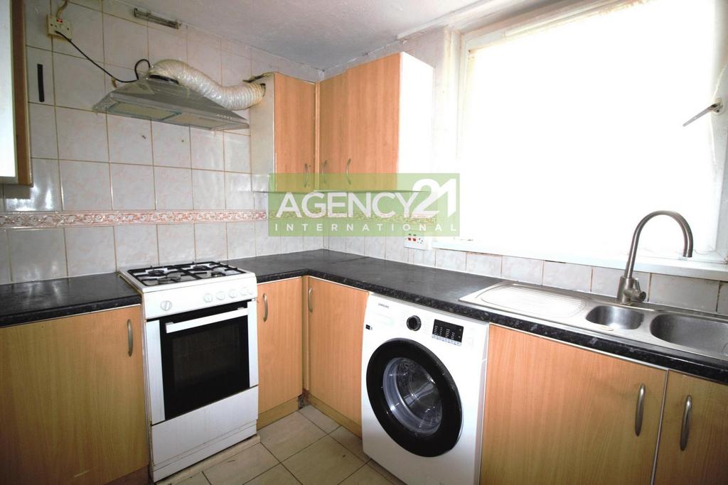 Kemp House, Stevenage Road, East Ham, E6 2 bed flat - £1,500 pcm (£346 pw)