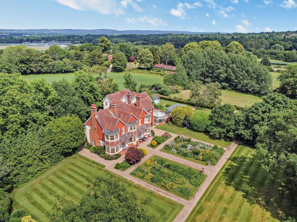 Blackberry Lane, Lingfield RH7 7 bed detached house - £3,250,000