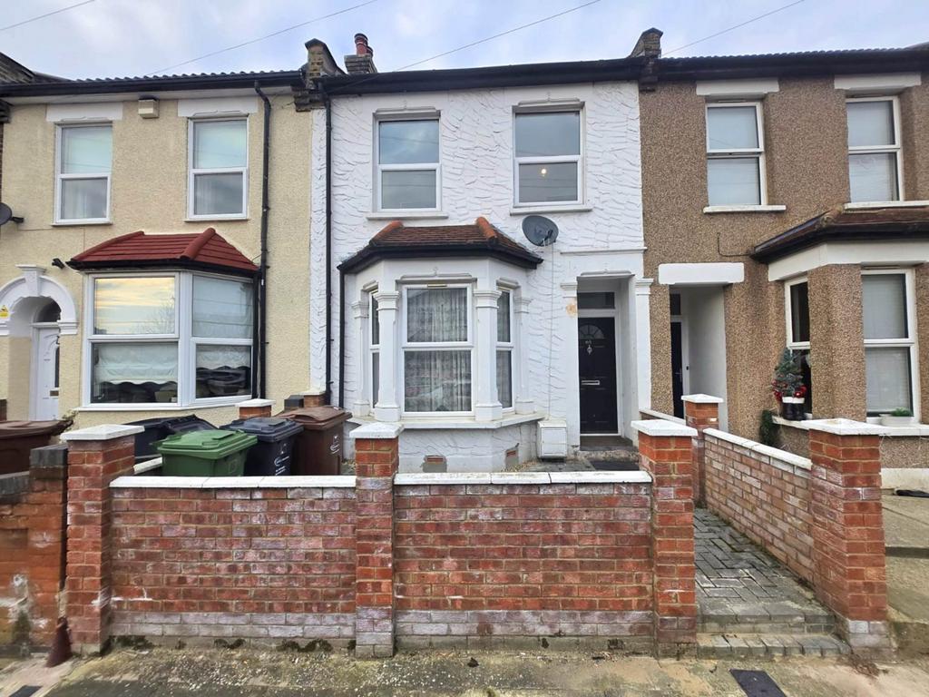 Whalebone Grove, Marks Gate, RM6 2 bed flat - £1,700 pcm (£392 pw)