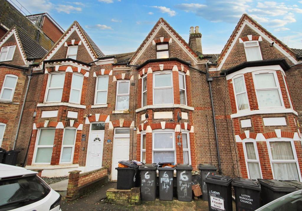 Flat 1, 6 Cardiff Grove, Luton... 1 bed apartment - £60,000