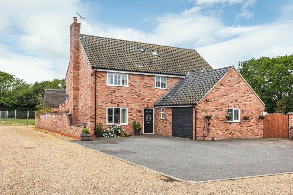 Yaxham, Dereham 5 bed detached house - £575,000