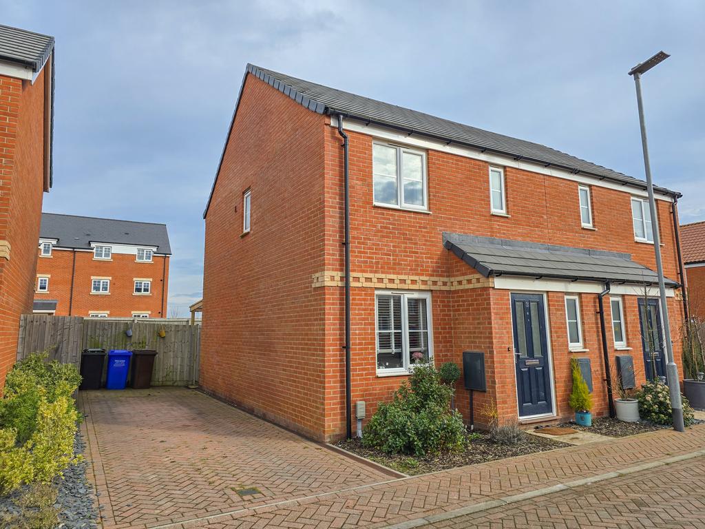 Orbell Avenue, Haverhill, Suffolk 3 bed semi-detached house - £275,000