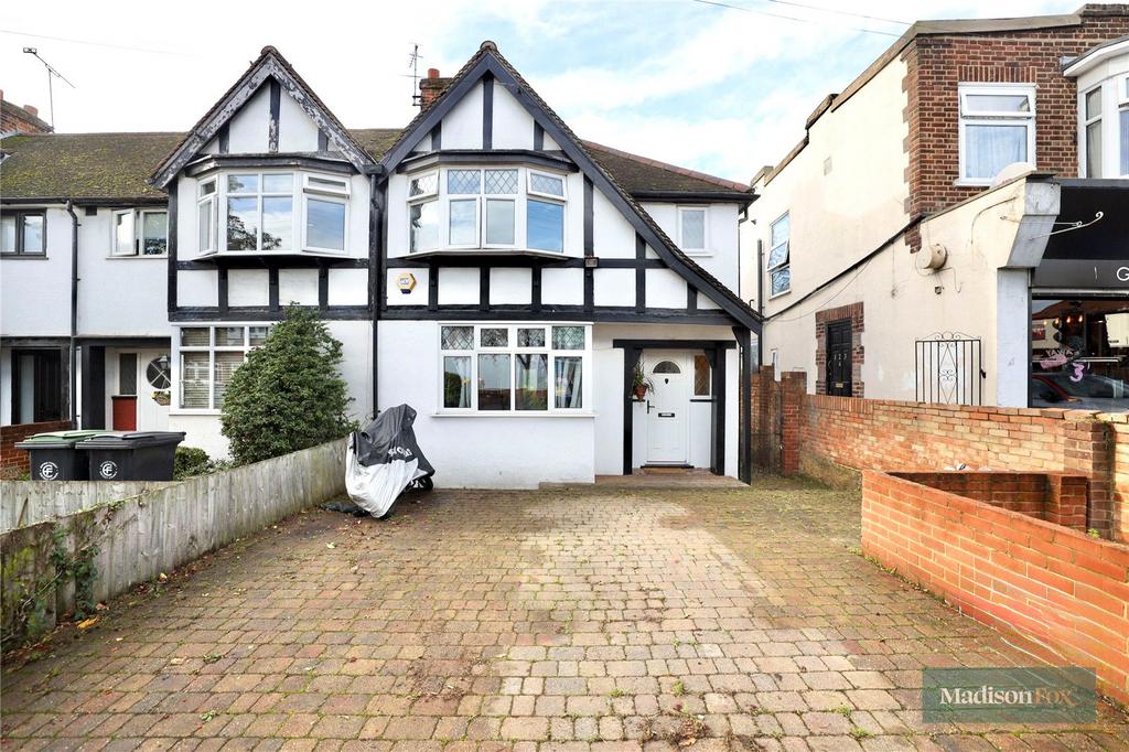 Roding Road, Essex IG10 3 bed semi-detached house - £2,650 pcm (£612 pw)
