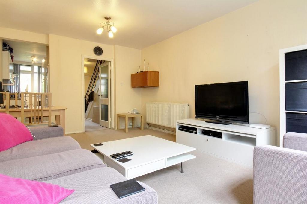 Court Royal, Carlton Drive, Putney... 2 bed flat to rent - £1,950 pcm ...