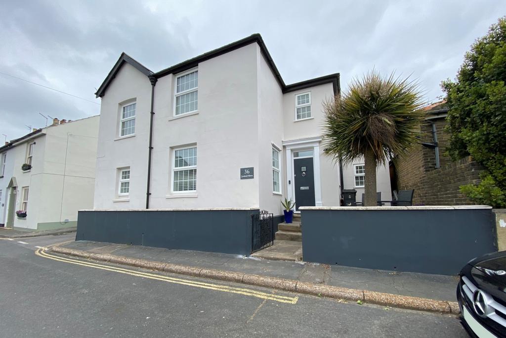 Sandown Road, Deal, CT14 4 bed detached house - £795,000