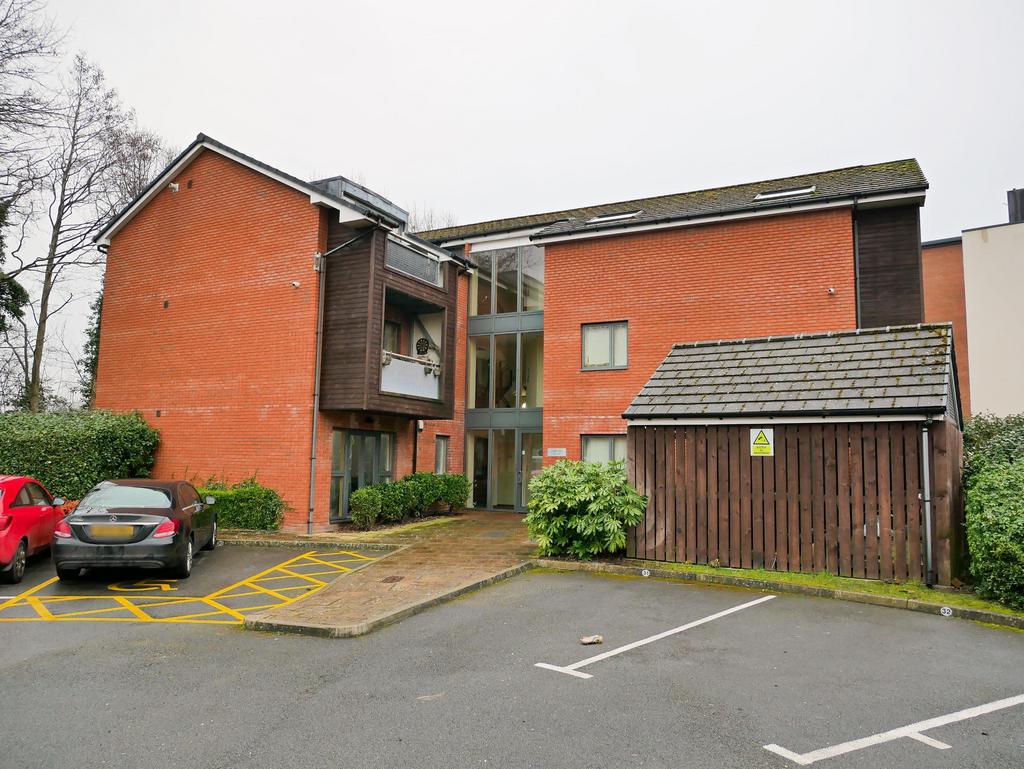 Bentley Place, Wrexham, LL13 2 bed flat - £110,000