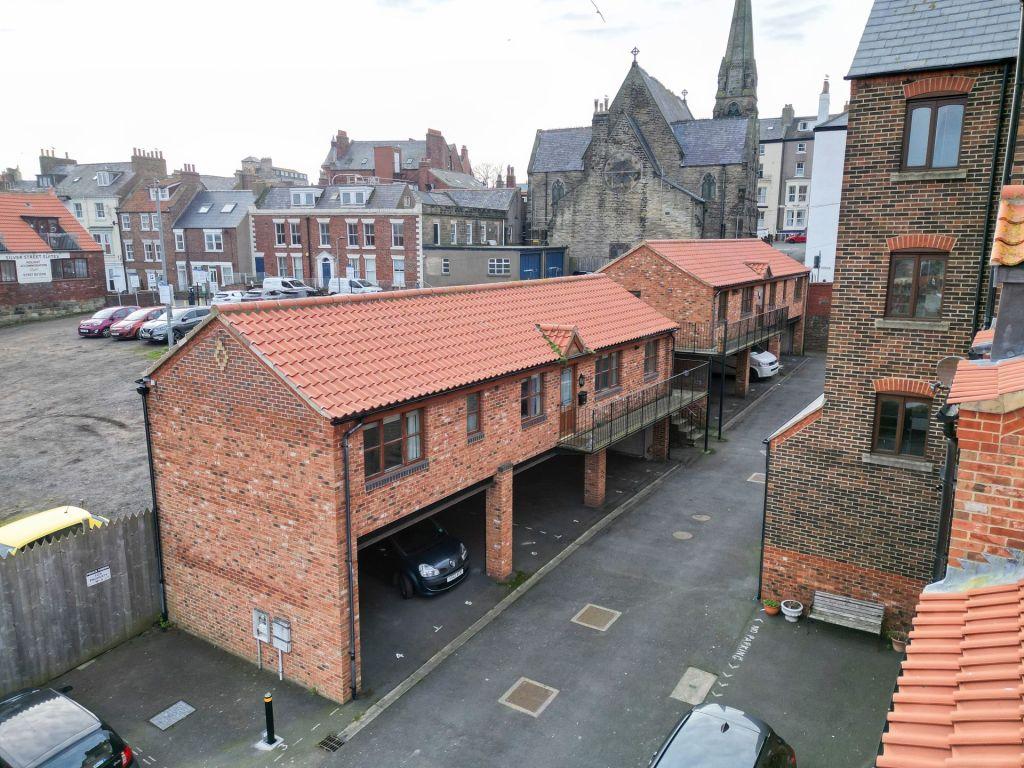 17 Mount Square, East Crescent, Whitby 2 bed apartment for sale - £260,000