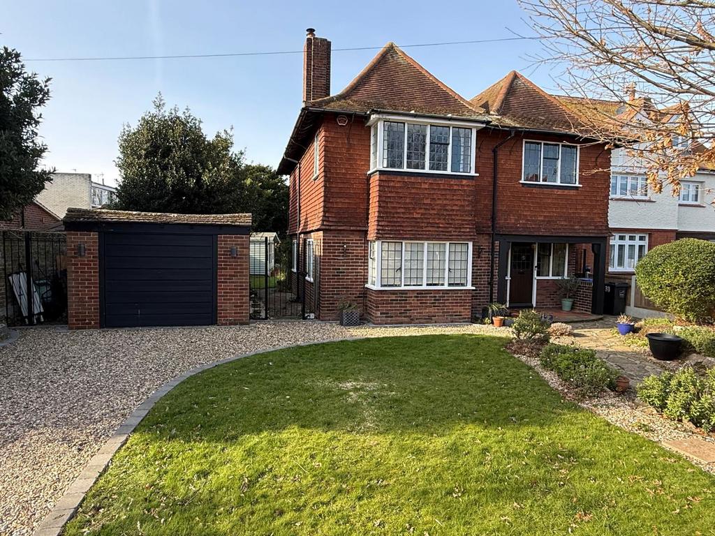Luton Avenue, Broadstairs CT10 4 bed detached house - £850,000