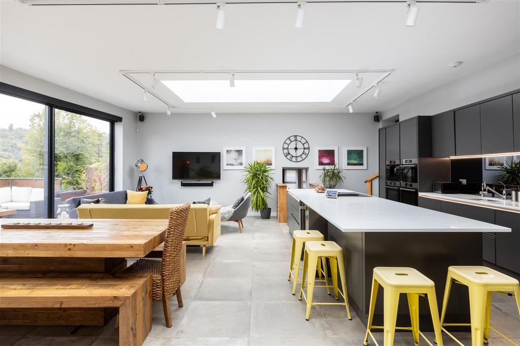 Wray Lane, Reigate 5 bed detached house - £1,685,000