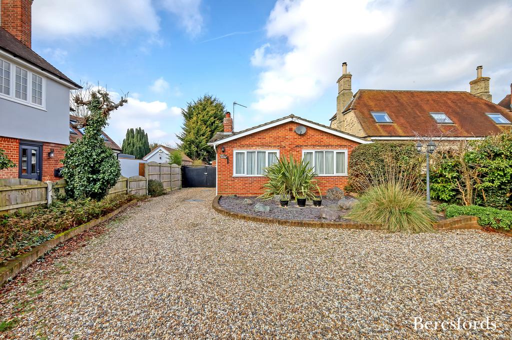 London Road, Feering, CO5 2 bed bungalow - £475,000
