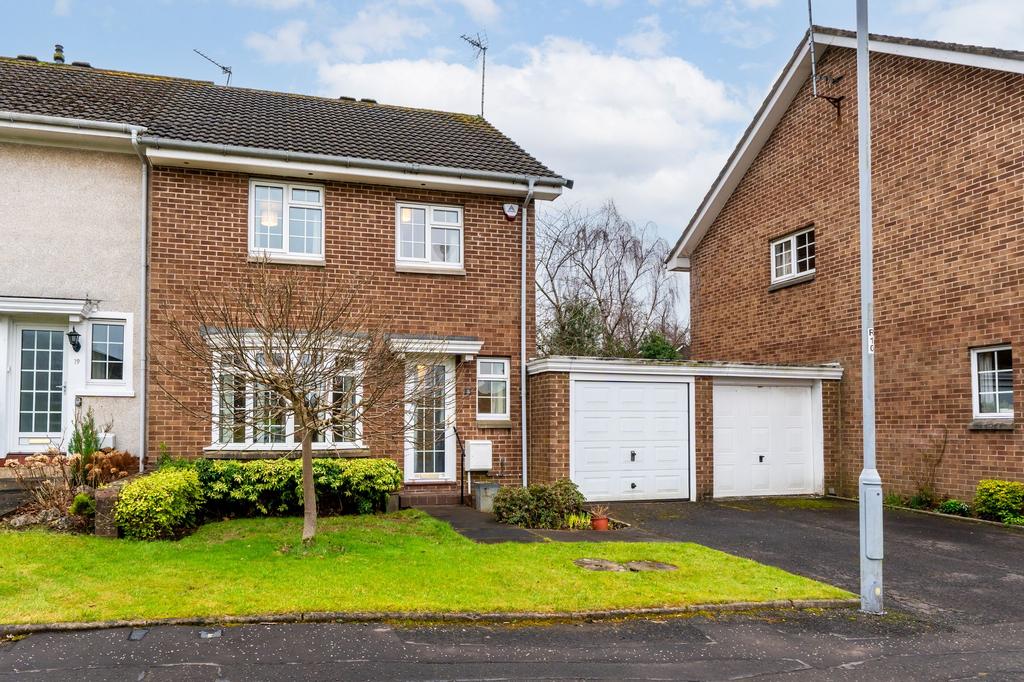 Strathview Park, Glasgow, G44 3 bed end of terrace house - £280,000