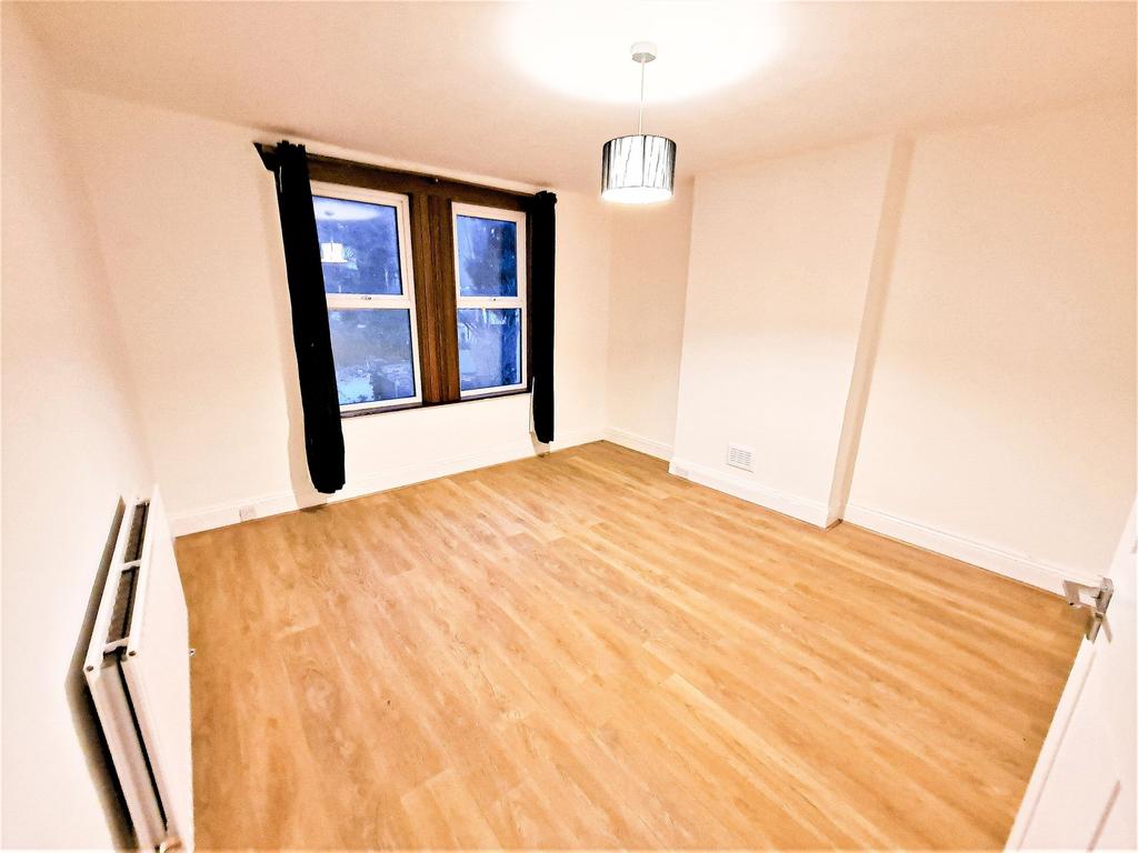 Leyton Park Road, London, E10 2 bed flat to rent - £1,550 pcm (£358 pw)