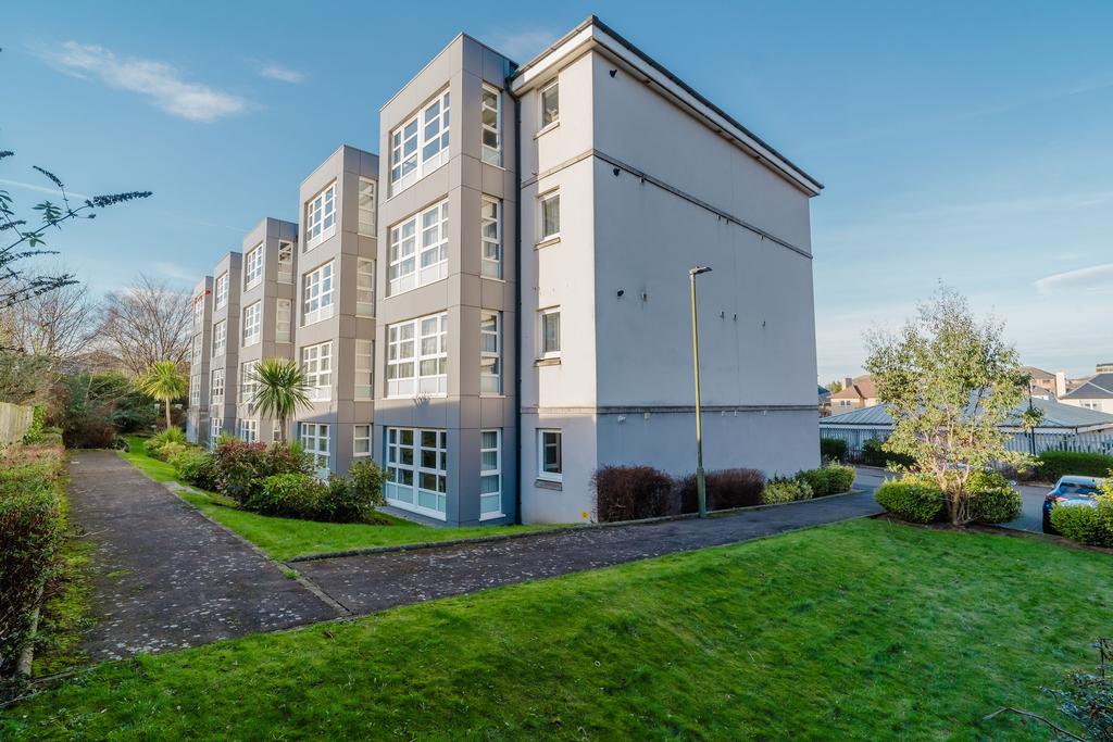86/3 Chesser Crescent, Edinburgh... 2 bed flat - £240,000