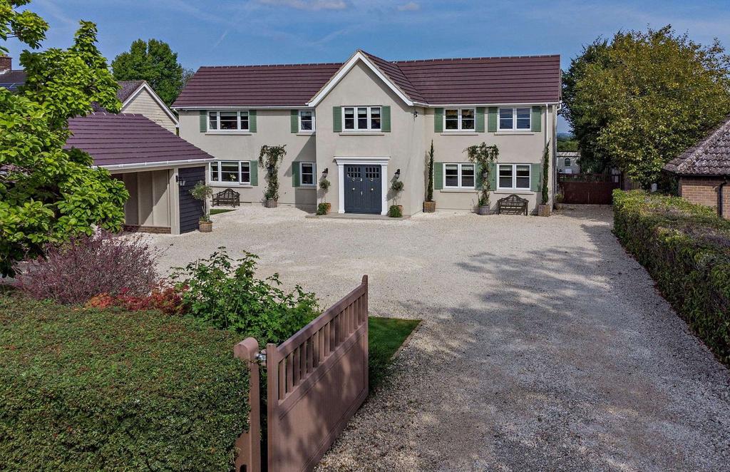 Howe Green, Chelmsford CM2 5 bed detached house - £1,950,000