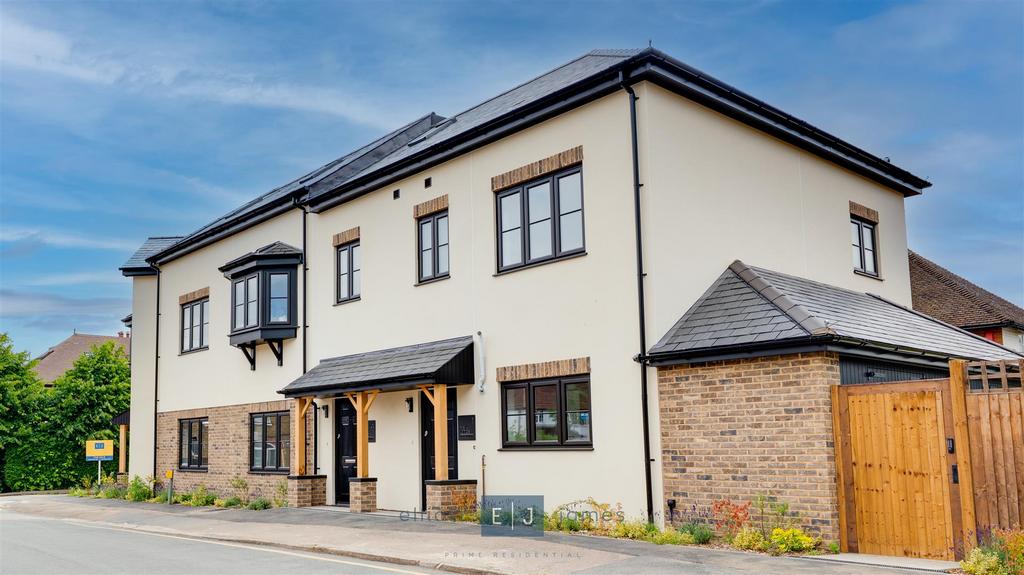 Freya Lodge, Loughton IG10 2 bed apartment - £575,000