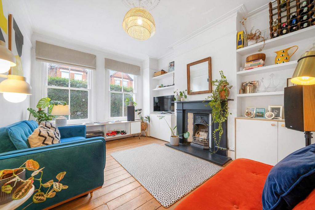 Brading Road, SW2 2 bed maisonette - £500,000