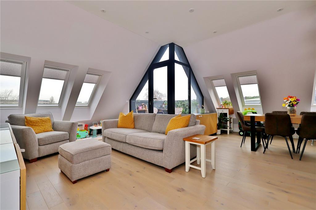 Albert Drive, Sheerwater, Woking... 2 bed apartment for sale - £325,000
