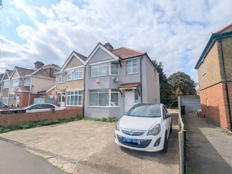 Hatton Road, Feltham, TW14 3 bed semi-detached house for sale - £500,000