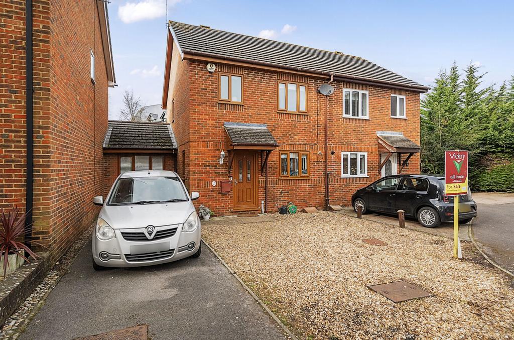 Lory Ridge, Bagshot, Surrey, GU19 3 bed semi-detached house for sale ...