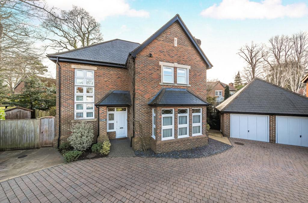 Maybury Hill, Woking GU22 5 bed detached house for sale - £1,000,000