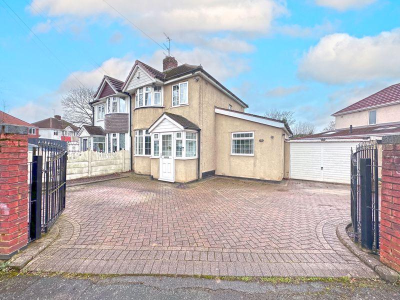 Davis Avenue, TIPTON, DY4 8JZ 3 bed semi-detached house - £230,000