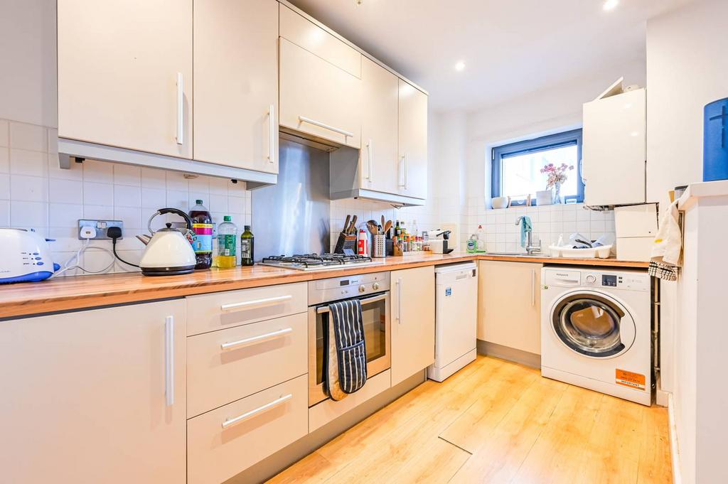 Watney Street, Shadwell, London, E1 2 bed flat - £2,275 pcm (£525 pw)