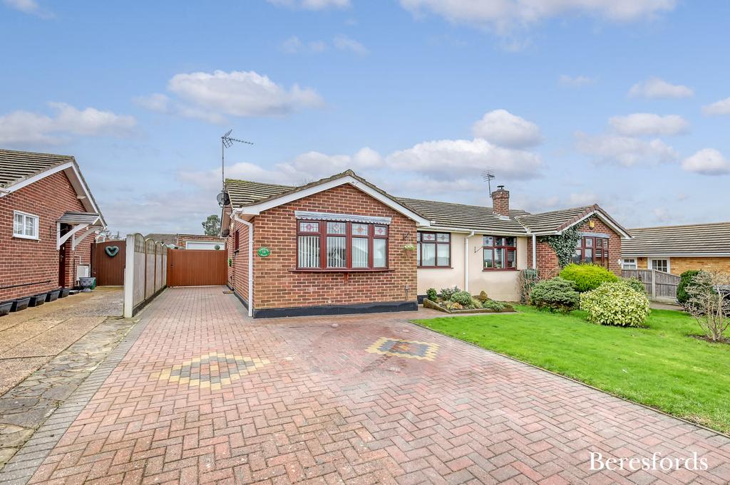 St. Davids Way, Wickford, SS11 2 bed bungalow for sale - £375,000