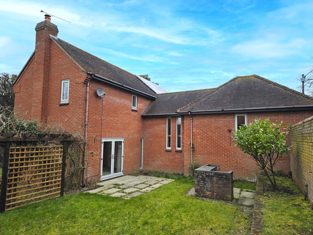 Queen Street, Castle Hedingham, Halstead 4 bed detached house - £1,900 ...