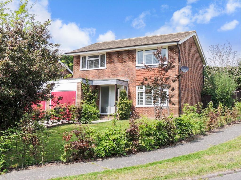 Hunters Way, Uckfield, East Sussex 4 bed detached house - £575,000