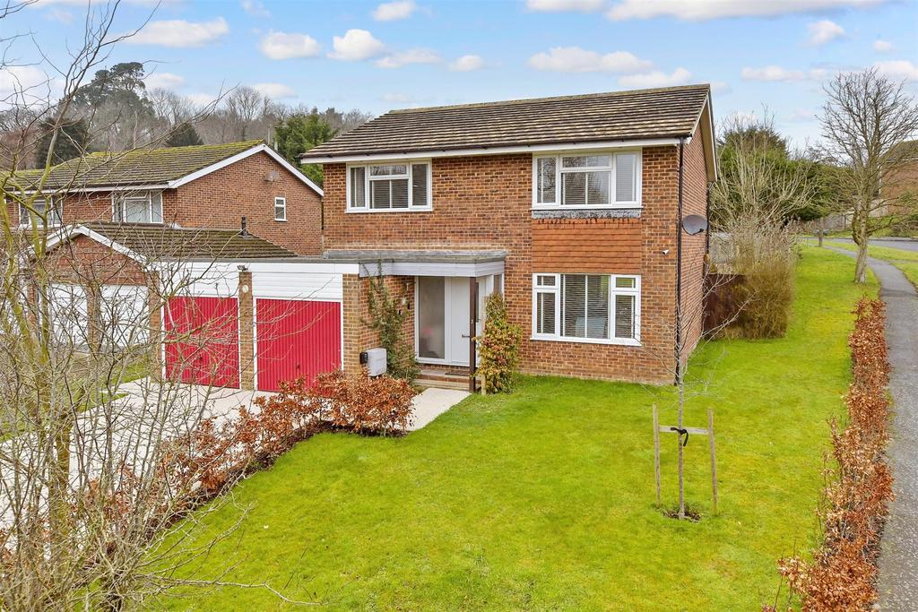 Hunters Way, Uckfield TN22 4 bed detached house - £379,500