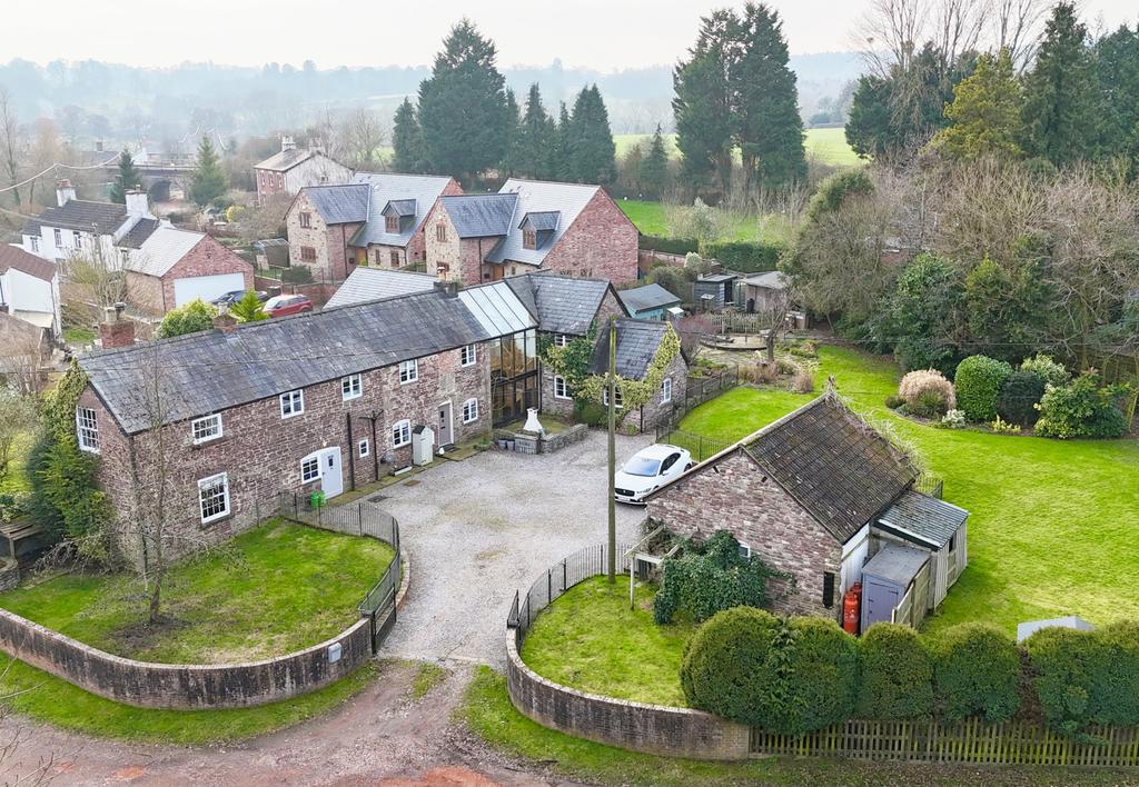 Bullo Pill, Gloucestershire, GL14 1ED 5 bed detached house for sale - £ ...