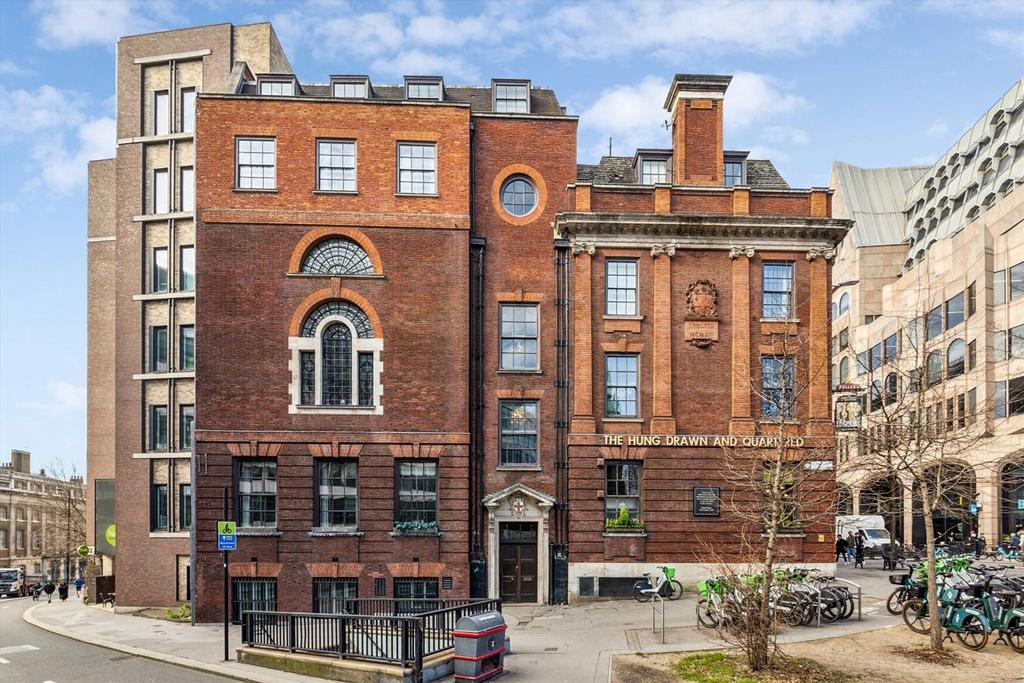 Great Tower Street, London EC3R 2 bed flat - £2,999 pcm (£692 pw)