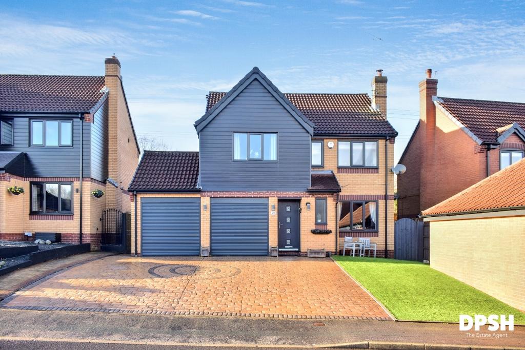 Ibbetson Oval, Churwell, Leeds 4 bed detached house for sale - £450,000