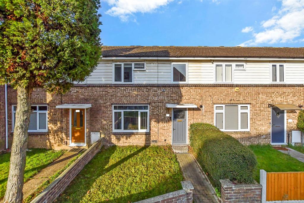 Exeter Close, Basildon SS14 3 bed terraced house - £198,500