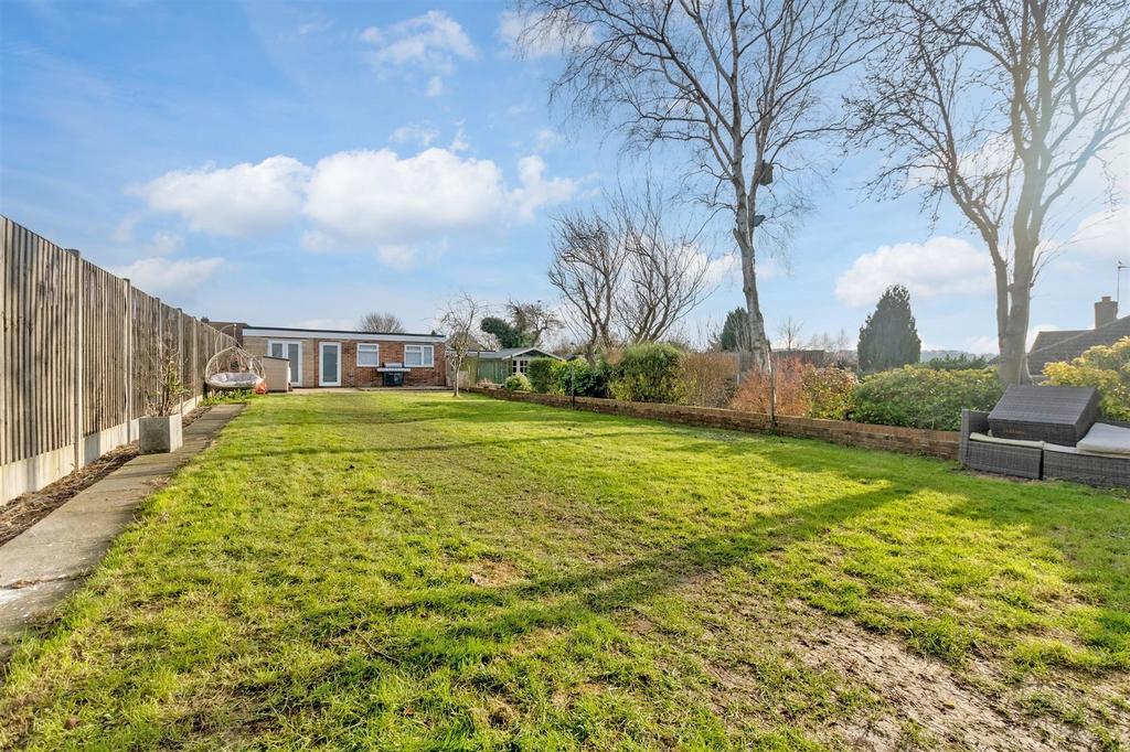 Istead Rise, Istead Rise, Gravesend... 3 bed semi-detached bungalow for ...