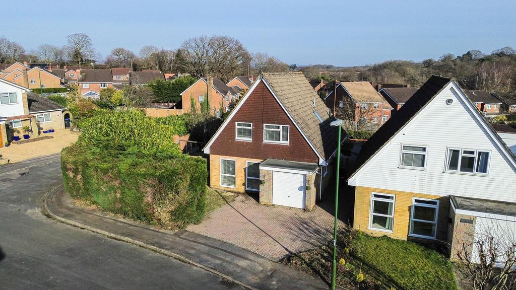 Ashdown Close, Haywards Heath, RH16 4 bed detached house for sale - £ ...