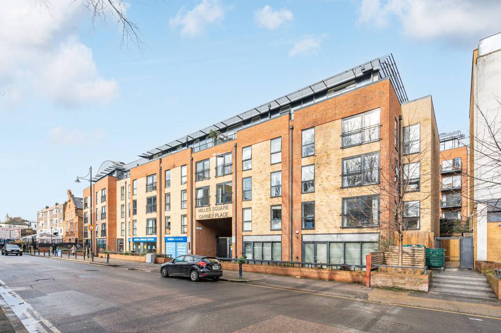 Milles Square, Brixton, London, SW9 2 bed flat - £595,000