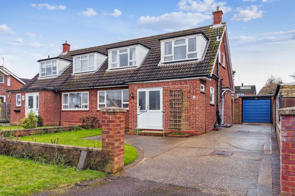 Wellingham Avenue, Hitchin, SG5 2 bed semi-detached house - £475,000