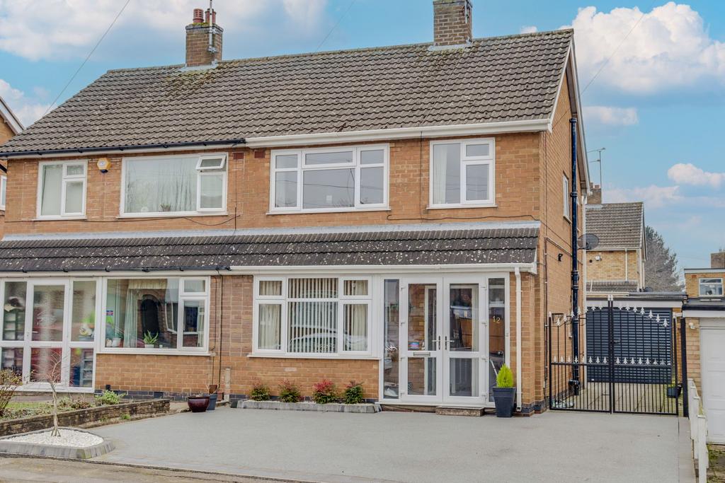Darwen Close, Leicester, LE3 3 bed semi-detached house - £290,000