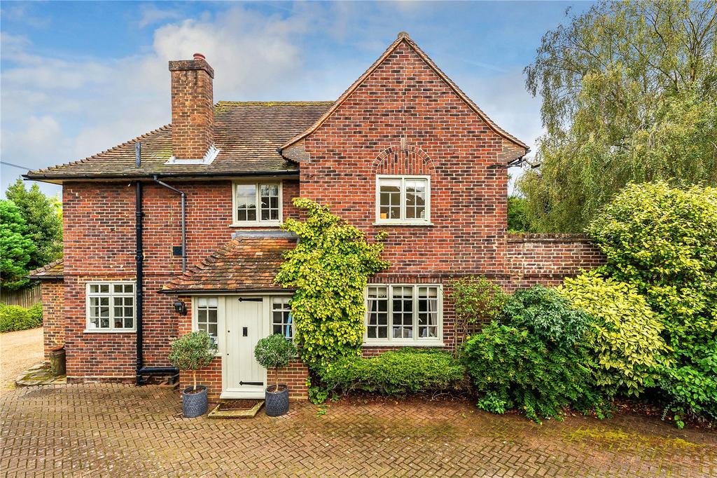 Ockham Lane, Cobham, Surrey, KT11 4 bed detached house for sale - £ ...