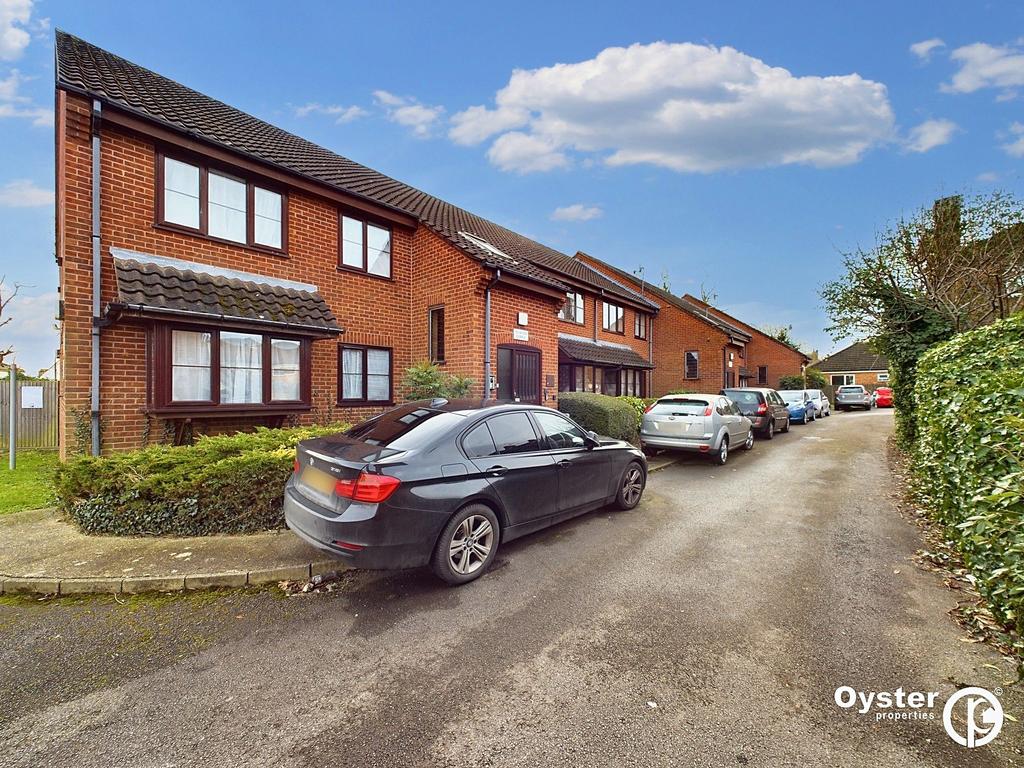Henry Road, Acacias Lodge, EN4 2 bed ground floor flat for sale - £325,000