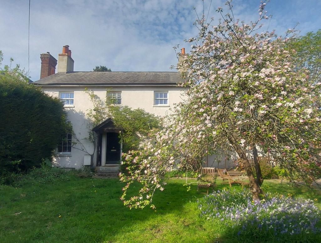 Woodhatch Road, Reigate RH2 4 bed detached house - £650,000