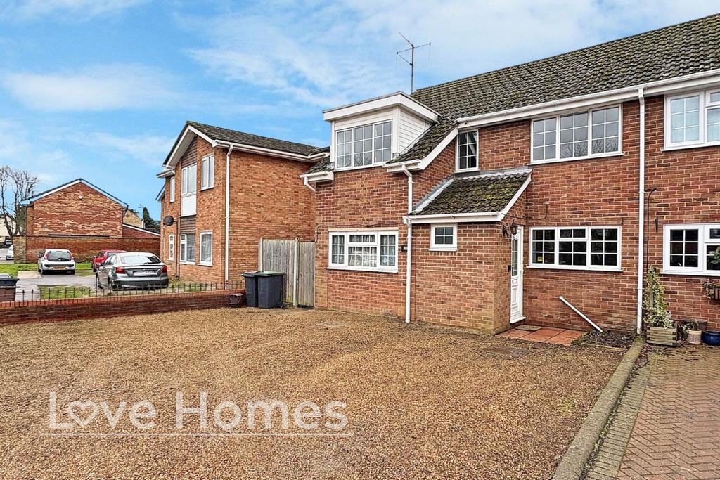 High Street, Flitwick 4 bed semi-detached house - £425,000