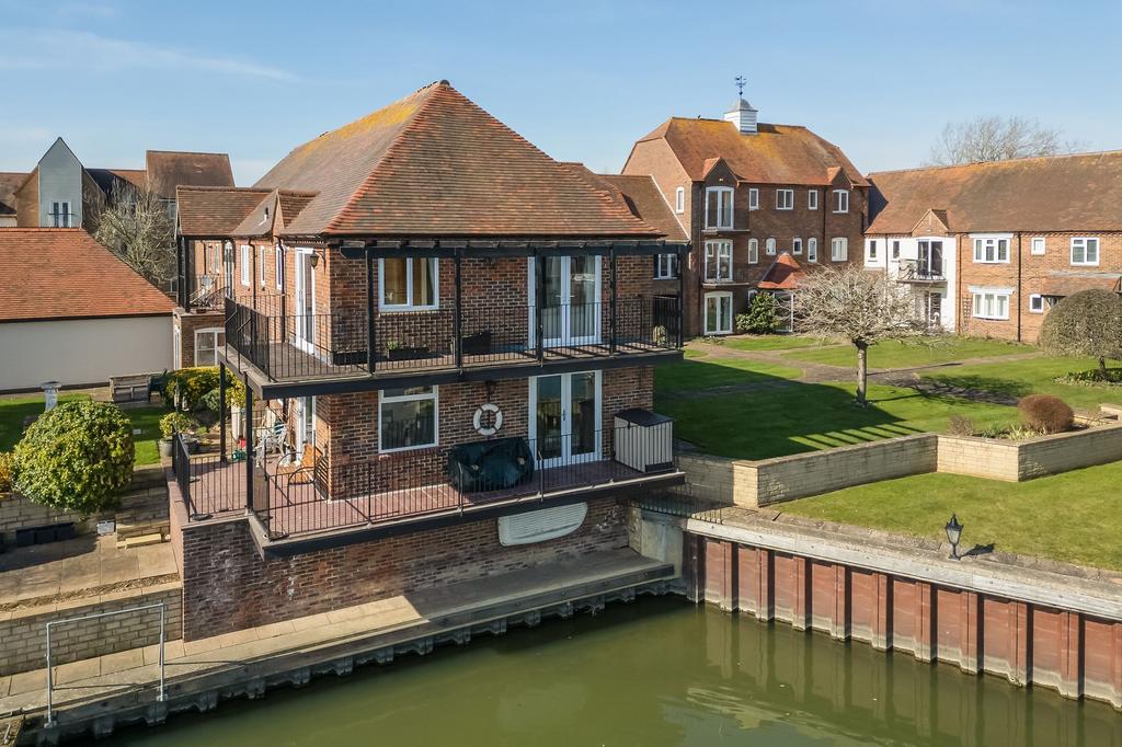 West Quay, Abingdon OX14 2 bed flat for sale - £400,000