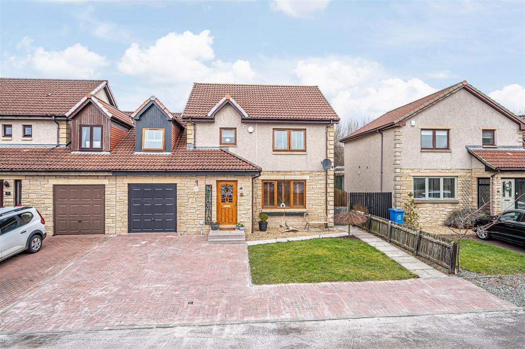 11 Bayview, Torryburn, KY12 8SW 4 bed semi-detached house - £280,000