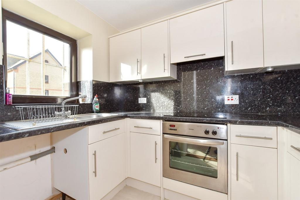 Court Place, Folkestone CT20 1 bed apartment - £46,250