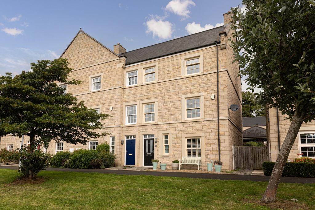 8 Hallgarth Close, Corbridge... 5 bed townhouse - £1,650 pcm (£381 pw)