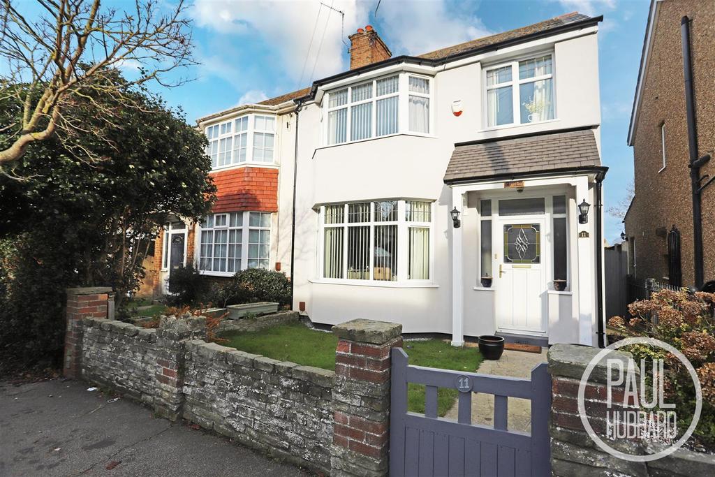 Laurel Road, Kirkley, NR33 3 bed semi-detached house for sale - £270,000